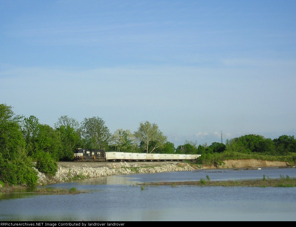 NS 9372 On NS 264 Westbound